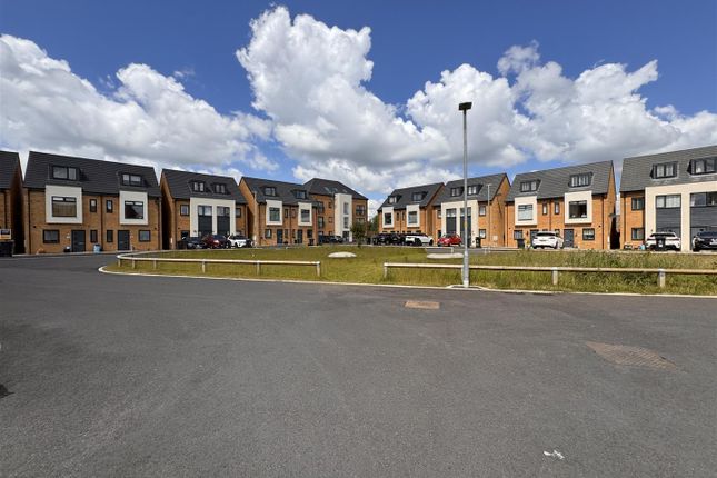 New Dawn Place, Swindon SN1, 4 bedroom property for sale - 67644839 ...