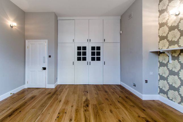 Belsize Square NW3, Belsize Park, London,, 3 bedroom flat to rent ...