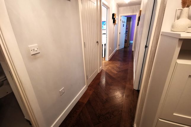 Litten Tree House CM7, 2 bedroom flat for sale - 69369679 | PrimeLocation