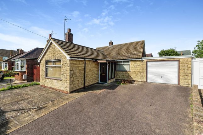 Farm Close, Houghton Regis, Dunstable, Bedfordshire LU5, 2 bedroom ...