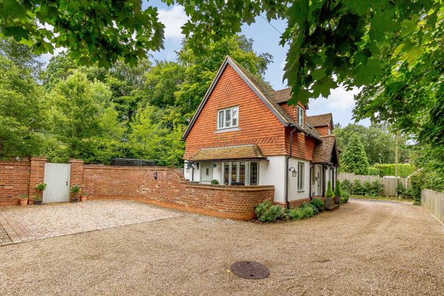 Homes for Sale in Chilworth, Surrey - Buy Property in Chilworth, Surrey ...