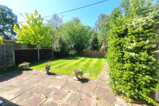 Warwick Road, Ash Vale, Surrey GU12, 2 bedroom bungalow for sale ...