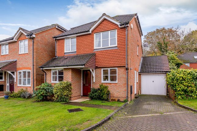 Homes for Sale in Speedwell Close, Guildford GU4 - Buy Property in ...