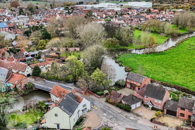 Ditchingham Dam, Ditchingham, Bungay NR35, 3 bedroom detached house for ...