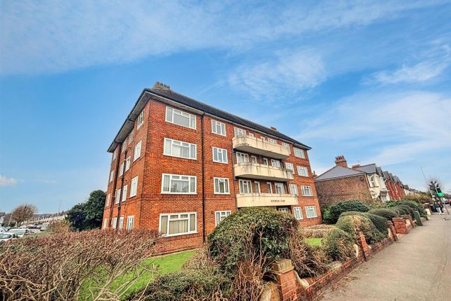Seaside, Eastbourne BN22, 2 bedroom flat for sale - 69123342 ...