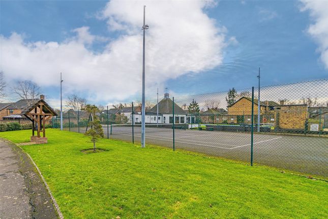 Ridge Green, Shaw Ridge, Swindon, Wiltshire SN5, 3 bedroom flat for ...