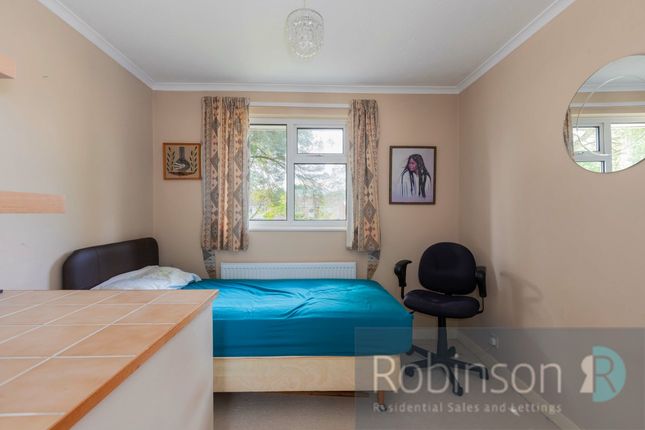 Photos of Ribstone Road, Maidenhead, Berkshire SL6 - 68282003 ...