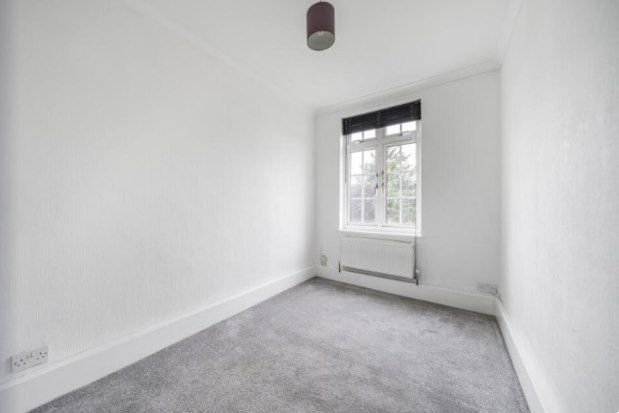 Merlin Gardens, Bromley BR1, 2 bedroom flat to rent - 68168407 ...