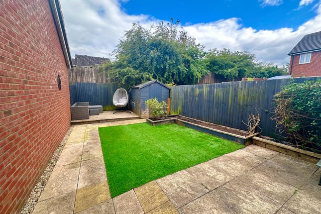 Fossett Grove, Dunstable LU6, 2 bedroom end terrace house for sale ...