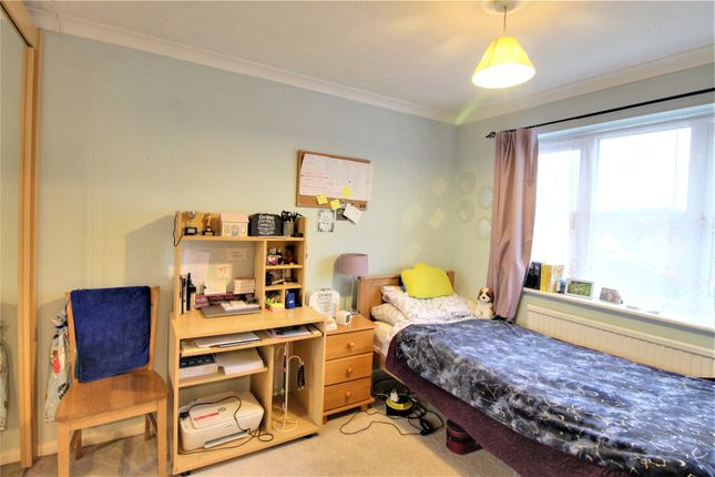 Windsor Way Frimley Surrey Gu16 3 Bedroom Terraced House For Sale