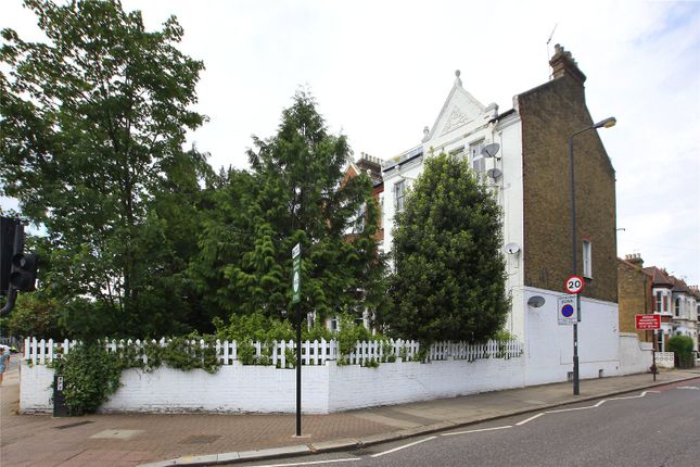Clapham Common North Side, Clapham, London SW4, 3 bedroom flat to rent ...