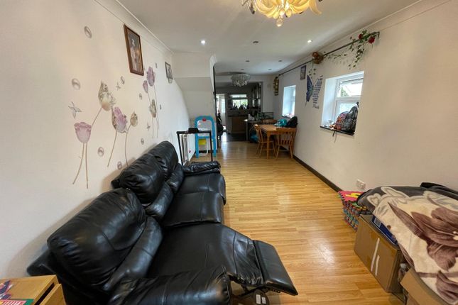 Roxeth Green Avenue, Harrow, Greater London HA2, 2 bedroom semi ...