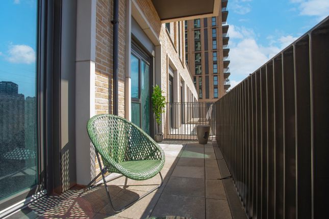 Silvertown Way, C.0011 - 75% Share, London E16, 2 bedroom maisonette ...