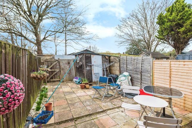 Montagu Street Swindon Wiltshire Sn2 2 Bedroom Terraced House For