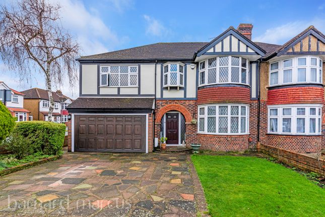 Ruskin Drive Worcester Park Kt4 5 Bedroom Semi Detached House For
