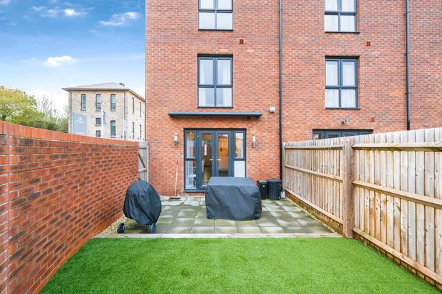 Mabey Drive, Chepstow NP16, 4 bedroom town house for sale - 69673198 ...