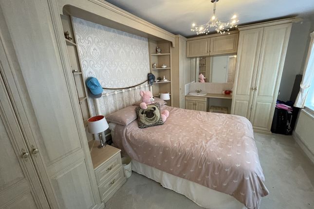 Manor Gardens, Westoning, Bedford, Bedfordshire. MK45, 6 bedroom ...