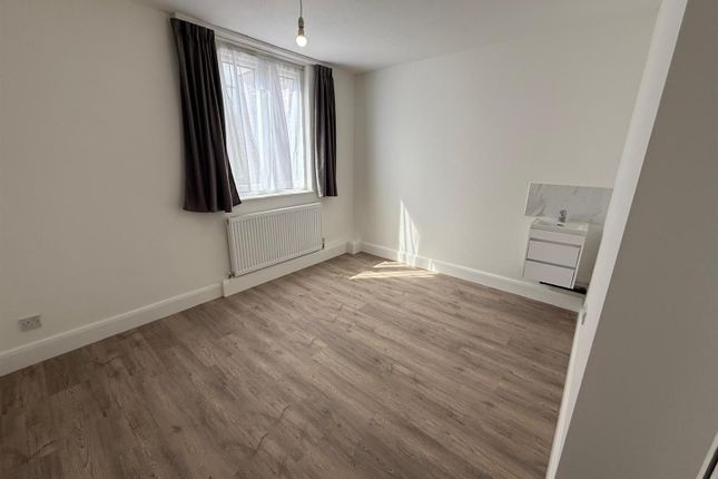 Silver Street, London N18, 4 bedroom town house to rent - 70056570 | PrimeLocation