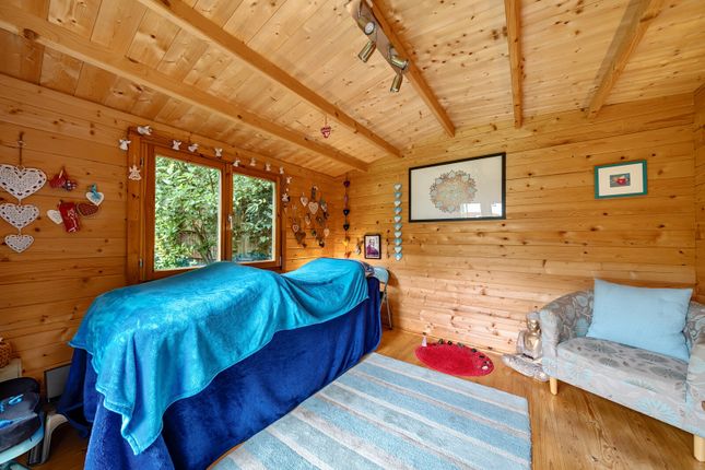 Horsell Moor, Horsell GU21, 3 bedroom semi-detached house for sale ...