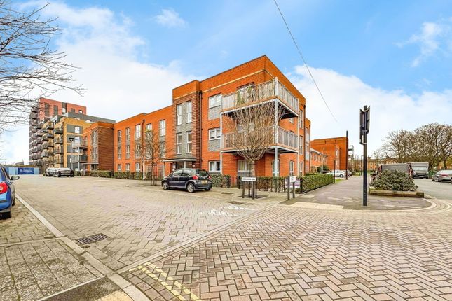 Fenwick House, Meridian Way, Southampton SO14, 2 bedroom flat for sale ...