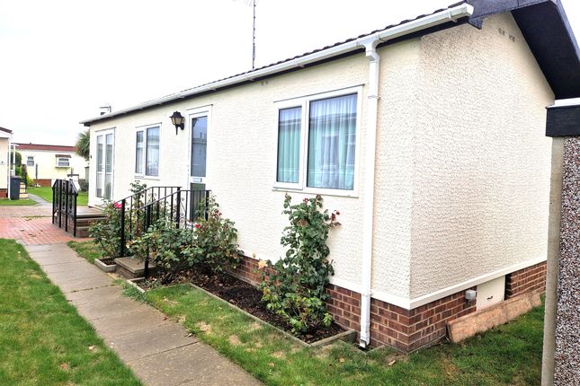 Tower Park, Hullbridge, Hockley SS5, 2 bedroom mobile/park home for ...