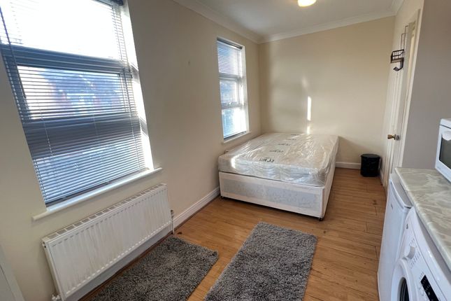 La Rose Lane, London N15, studio to rent - 65968287 | PrimeLocation