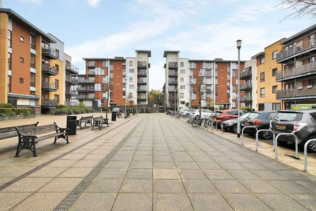 Commonwealth Drive, Three Bridges, Crawley, West Sussex RH10, 2 bedroom ...