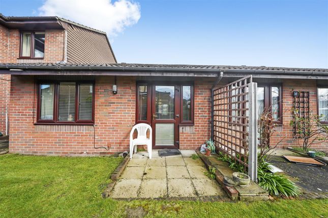 Betjeman Close, Pinner HA5, 2 bedroom bungalow for sale - 64413472 ...
