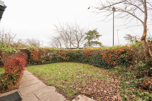 Spring Close View, Sheffield S14, 2 bedroom flat to rent - 62678512 ...