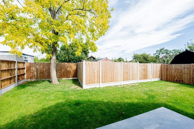 Runwell Road, Wickford SS11, 2 bedroom detached bungalow for sale ...