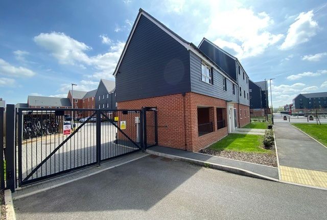 Teasel Street, Kingsbrook, Aylesbury HP22, 2 bedroom flat to rent ...