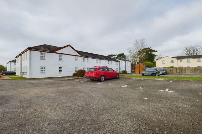 Oak Tree Way, Horsham, West Sussex RH13, 2 bedroom maisonette for sale ...