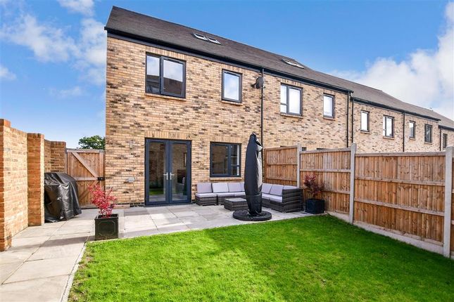 Portland Drive, Merstham, Redhill, Surrey RH1, 3 bedroom end terrace ...