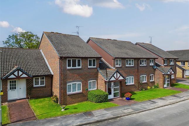 Homes for Sale in Acorn Drive, Wokingham RG40 - Buy Property in Acorn ...