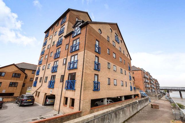 Crawley Court, West Street, Gravesend, Kent DA11, 2 bedroom flat for ...