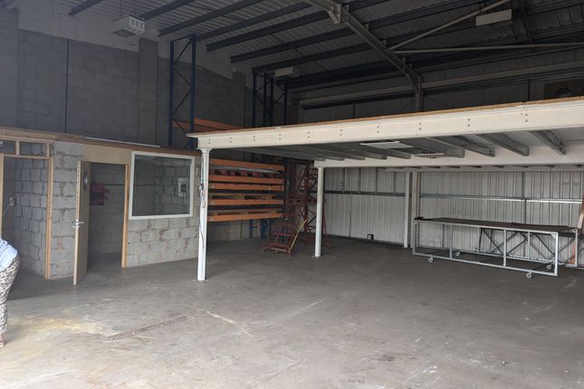 Eagle Centre, Progress Way, Sedgwick Way, Luton LU4, light industrial ...