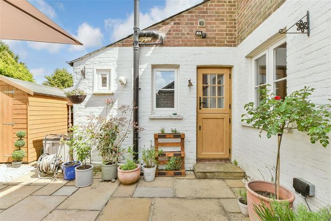 New Road, Smallfield, Surrey RH6, 2 bedroom terraced house for sale ...