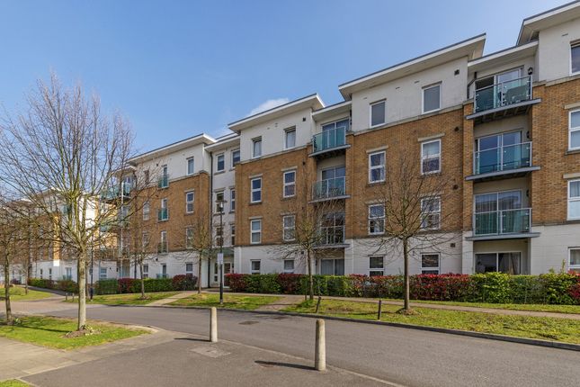 Highbury Drive, Leatherhead KT22, 2 bedroom flat for sale - 67053178 ...