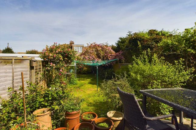 Bee Road, Peacehaven BN10, 2 bedroom bungalow for sale - 67103821 ...