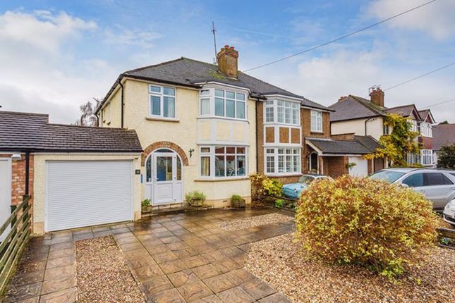 Houses for Sale in Lower Road, Fetcham, Leatherhead KT22 - Lower Road ...