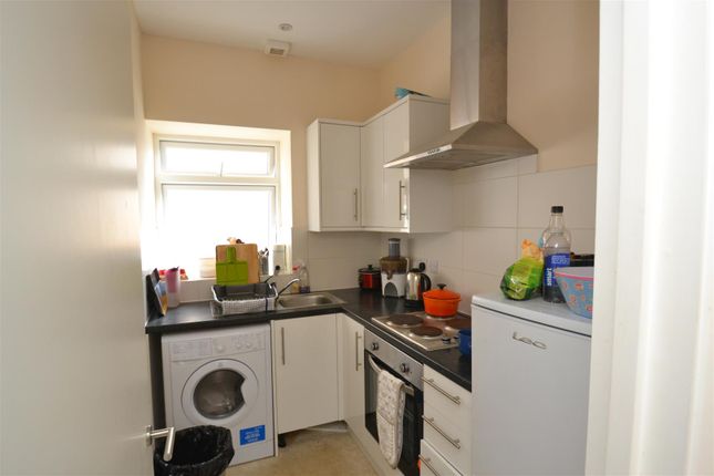 High Street, Horley RH6, 1 bedroom flat to rent - 62724900 | PrimeLocation