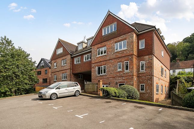 Kings Road, Doyle Court GU27, 2 bedroom flat for sale - 68218123 ...