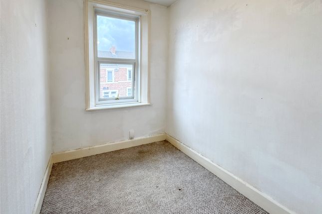 Shipcote Terrace, Gateshead, Tyne And Wear NE8, 3 bedroom flat for sale ...