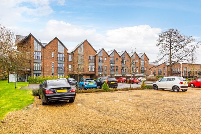 Gresham Park Road Woking Surrey Gu22 2 Bedroom Flat For Sale