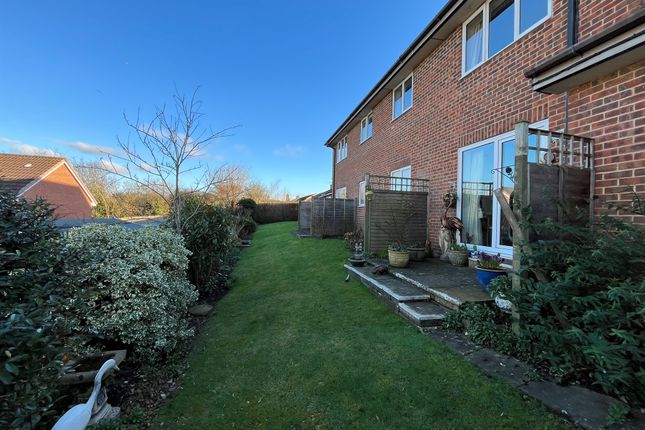 Valley View, Axminster EX13, 2 bedroom flat for sale - 66382351 ...