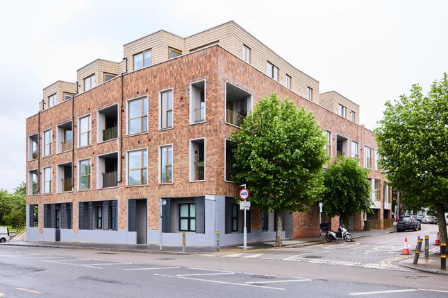 Streatham Road, Mitcham CR4, 1 bedroom flat for sale - 68815161 ...
