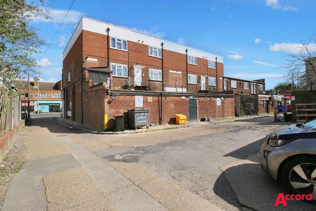 77A Front Lane, Upminster RM14, 2 bedroom flat to rent - 70010080 ...