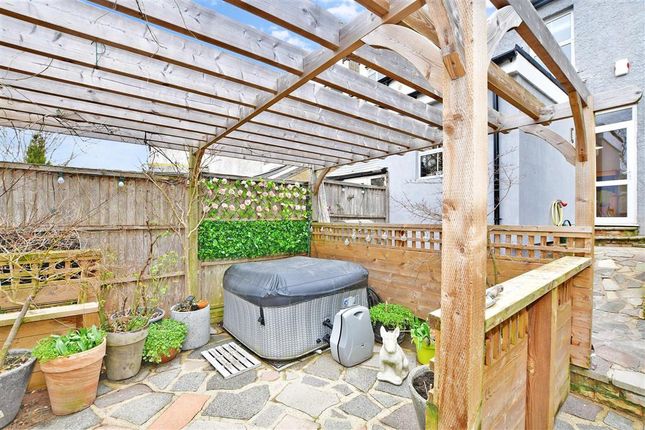Godstone Road, Whyteleafe, Surrey CR3, 2 bedroom end terrace house for ...