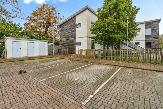 Seward Green, Hythe, Southampton SO45, 2 bedroom flat for sale ...