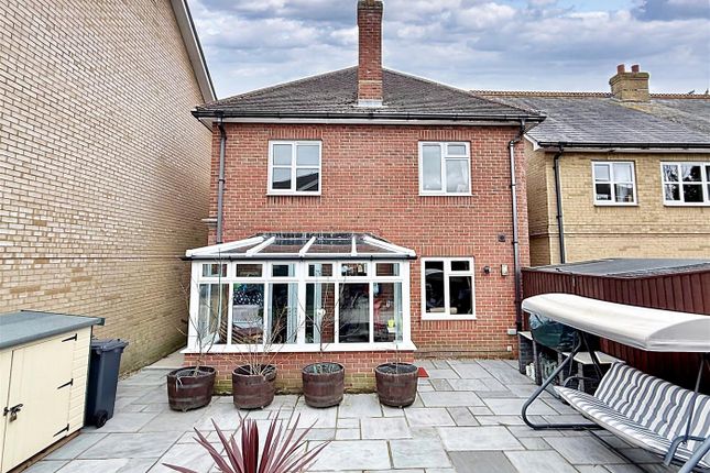 Dall Square, Freshwater PO40, 4 bedroom property for sale - 69741629 ...